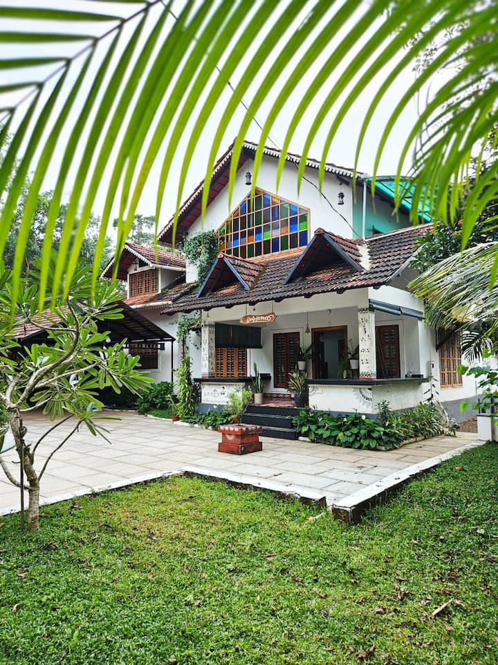 Antique,modern 4bhk,village Home - Thalassery