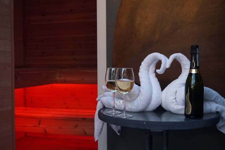 Large Private House - 2 Saunas & Outdoor Shower - Ottawa