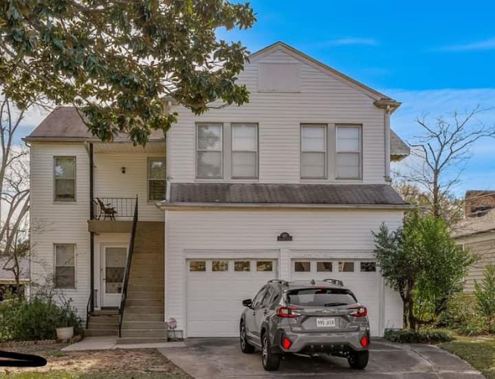 Relaxing 3 Br| Sleeps 7| Duplex - Shreveport, LA