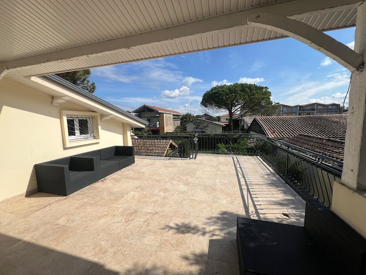 Haut De Maison Et Terrasse. - Maubuisson