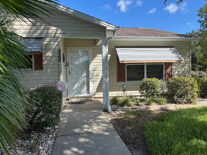 Corner House In The Villages. - Wildwood, FL