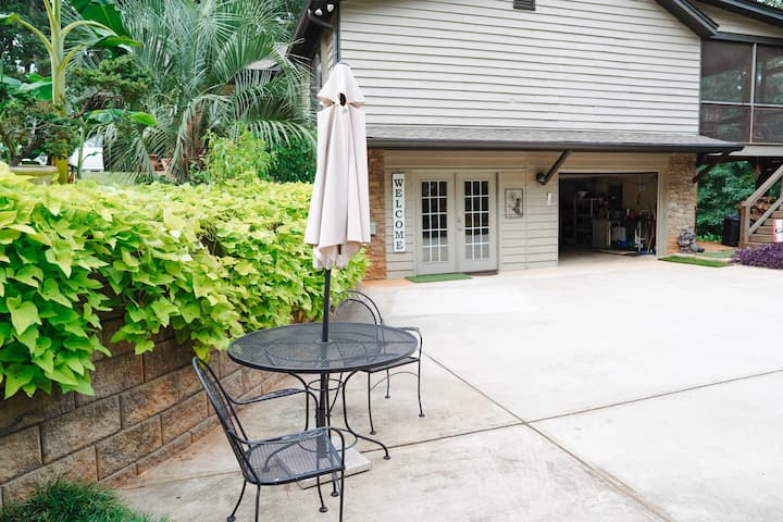 Classic City Country - New Basement Apt In Athens! - Athens, GA