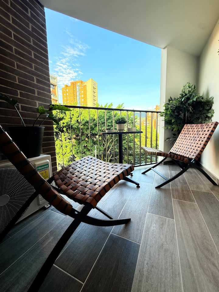 Central & Stuning Laureles View - Medellín