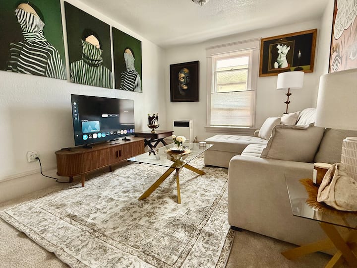 2b/1b Chic Downtown Luxury Apt - アルケータ, CA