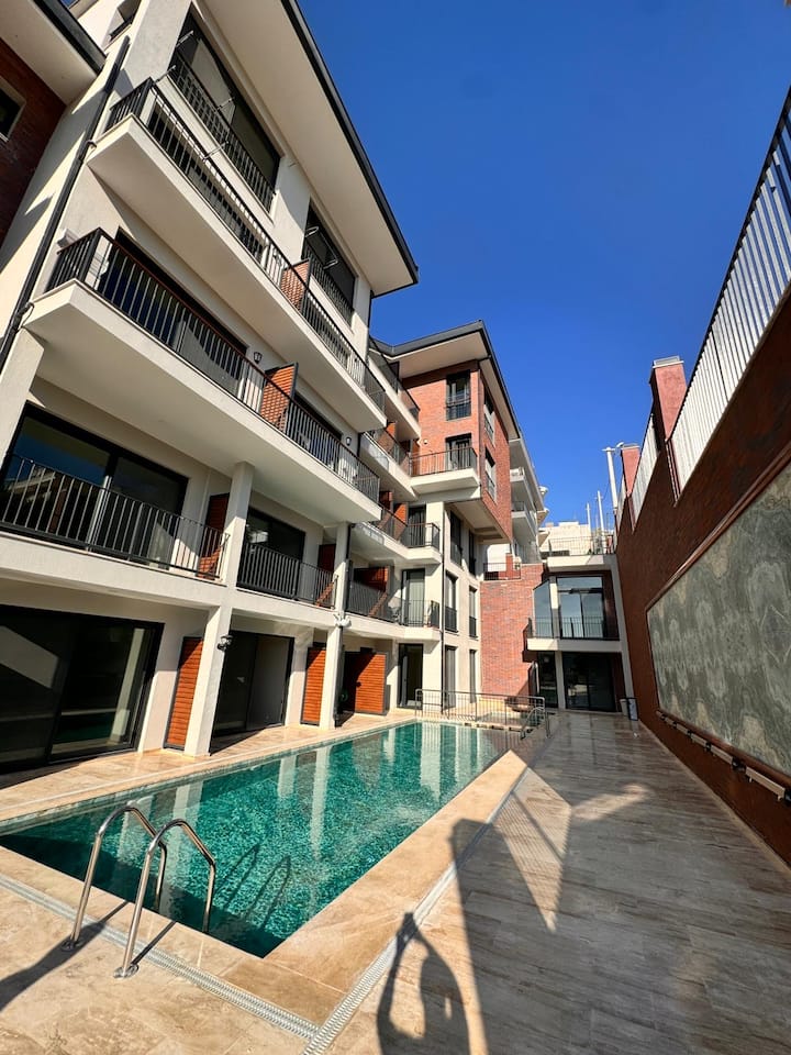 1+1 Deniz Ve Havuz Manzaralı Daire - Çeşme