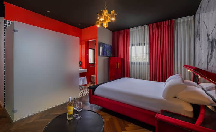 Scarlet Hotel- Suite With Balcony - Tel-Aviv