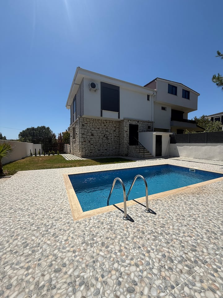 Modern Pool Villa Near Sarımsaklı Beach In Ayvalık - Ayvalık