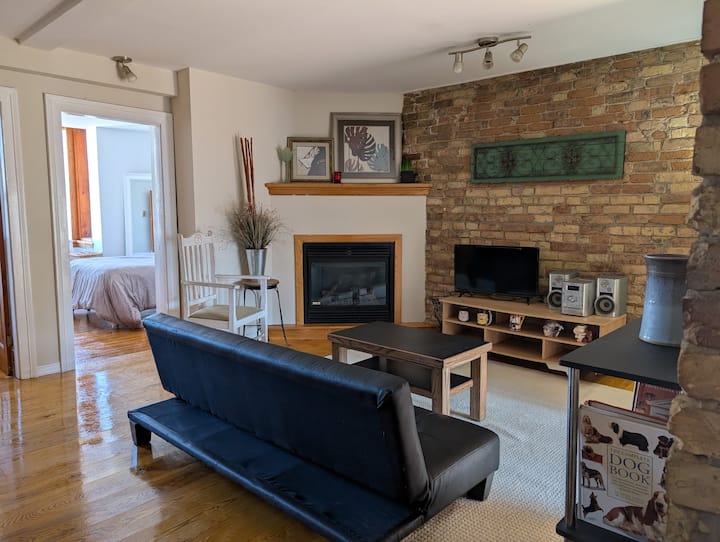 Cozy Downtown Apartment - London, ON, Canada