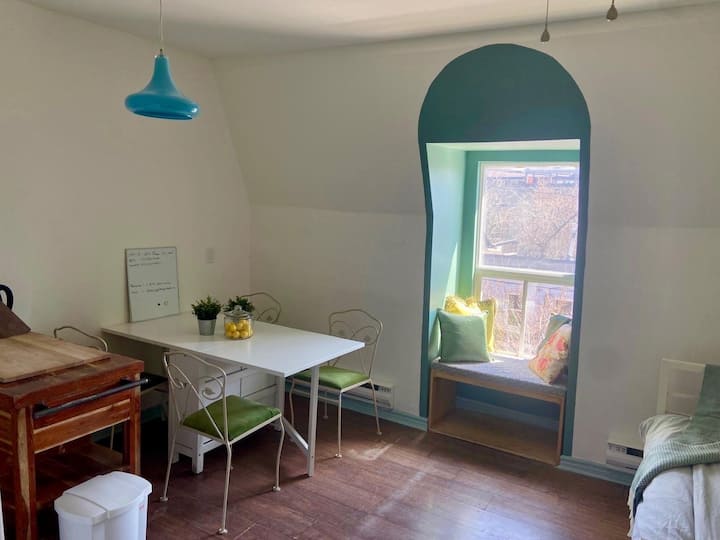 Private Sunny Oasis With Terrace - Toronto