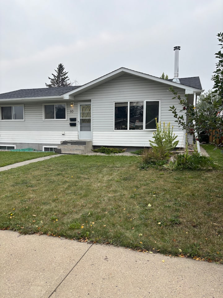 Relaxing 2-bedroom Bsmt Suite Near Trails & Ski - Red Deer