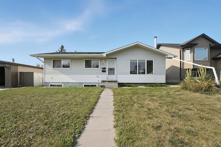 Relaxing 2-bedroom Bsmt Suite Near Trails & Golf - Red Deer