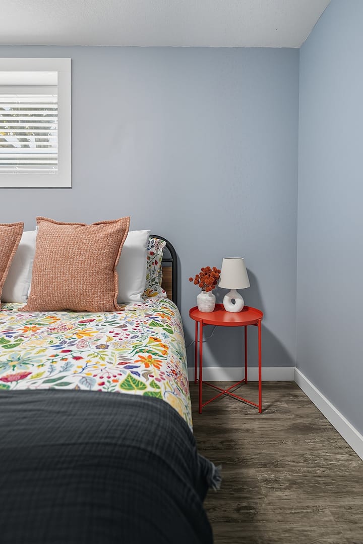 Relaxing 2-bedroom Bsmt Suite Near Trails & Golf - Red Deer