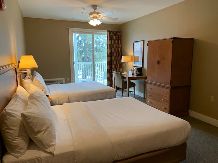 Balcony Hotel Two Queen Beds - Elkhart Lake, WI