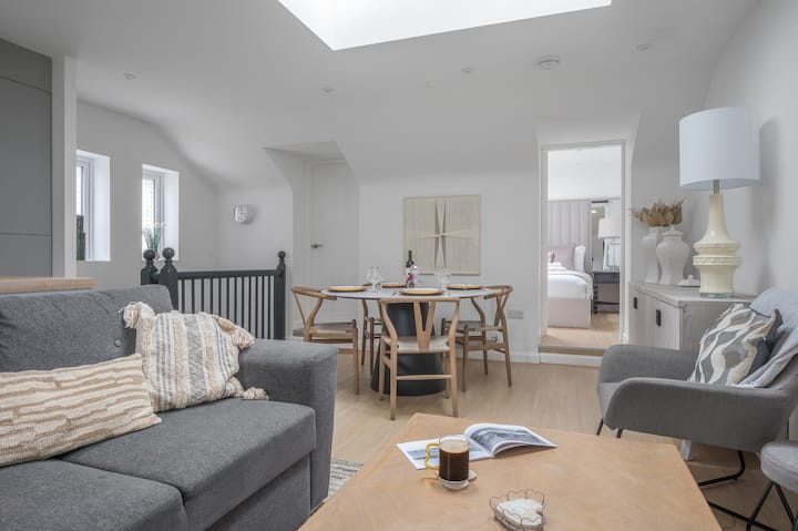 Stylish Loft | Central Grange | Sleeps 4 | Wifi - Cartmel