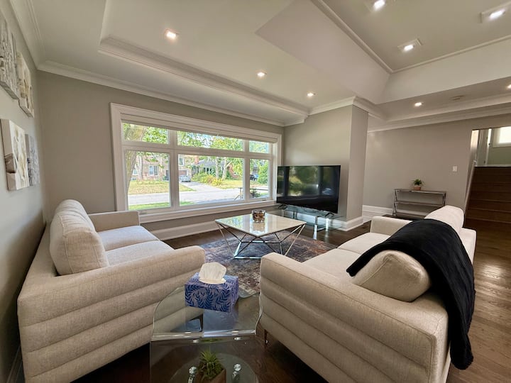 Luxury 4 Bedroom North York Retreat - Toronto