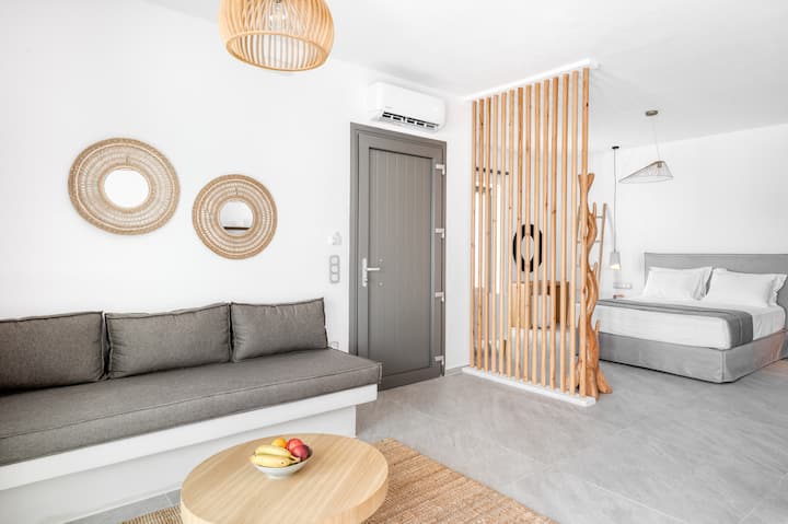 Nivius –Luxury Suite W/ Private Pool – Plaka Naxos - Naxos