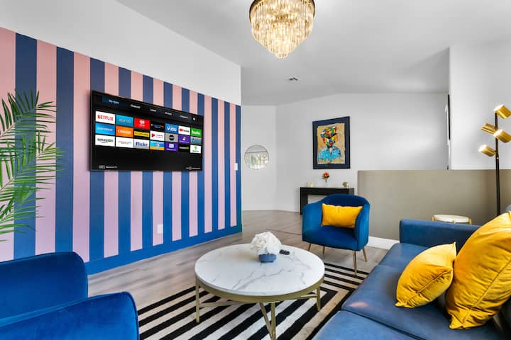 Stylish Vegas Stay • Hot Tub & Arcade Games - ノースラスベガス, NV