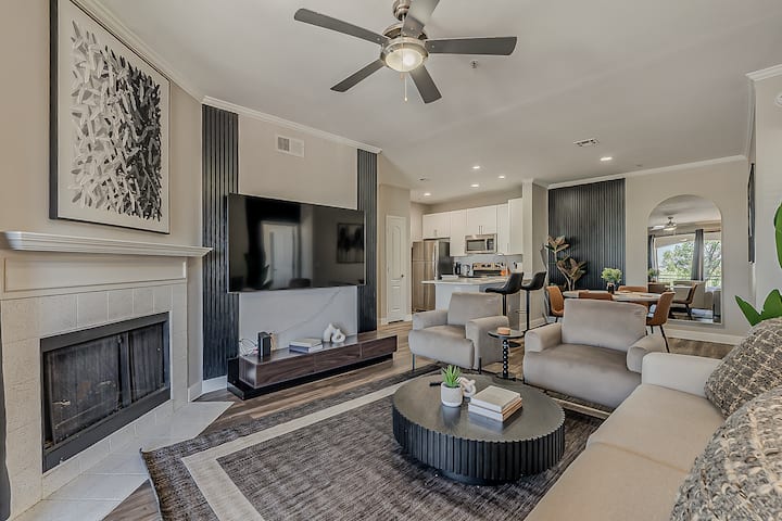 Cozy 2br | 2ba • Pool • Gym • Free Parking - Scottsdale, AZ