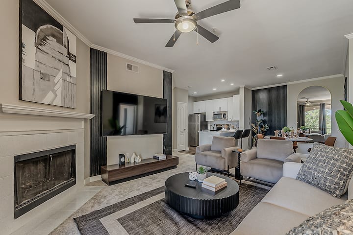 Modern 2br Retreat • Pool • Gym • Free Parking - Scottsdale