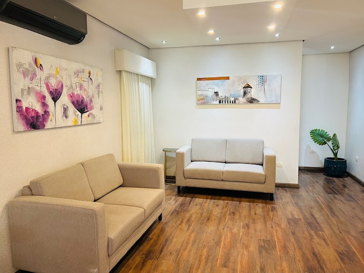 Casa Familiar Con Alberca En Cumbres Tercer Sector - Monterrey
