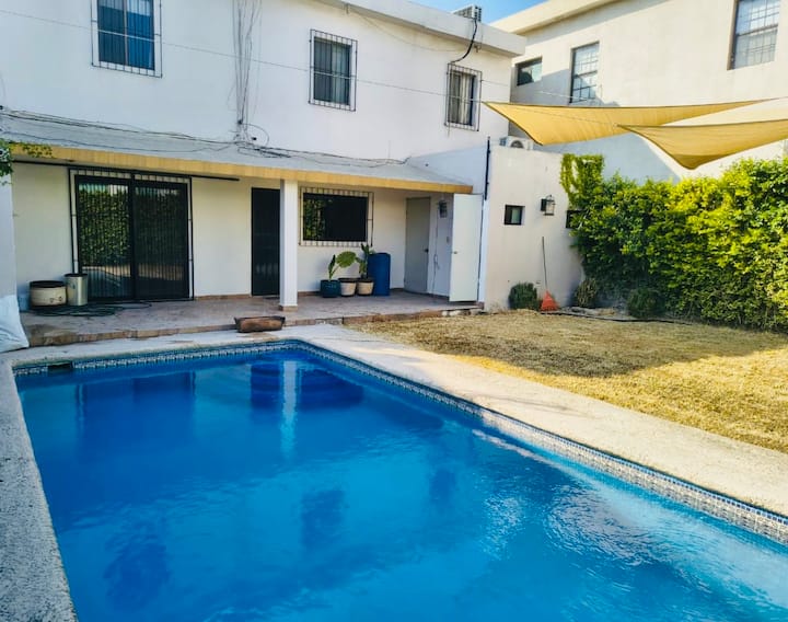 Casa Con Alberca En Cumbres Tercer Sector - Monterrey