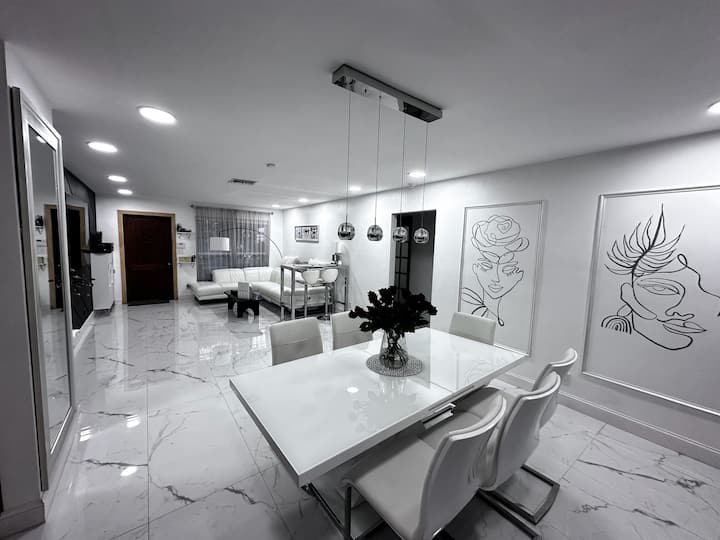 Designer Style Smart House/grill/patio/pets/ - Dania Beach, FL