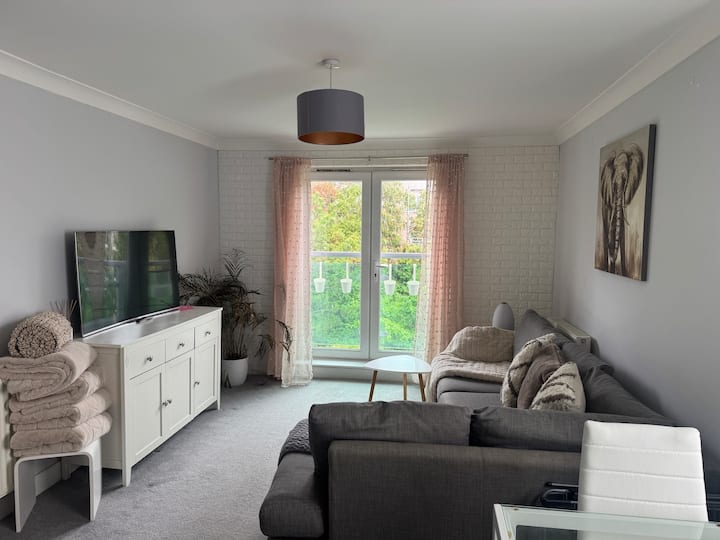 2-bedroom Leatherhead Flat - Dorking