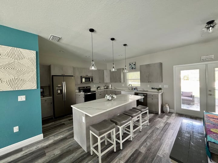 Modern Serenity - Spring Hill, FL