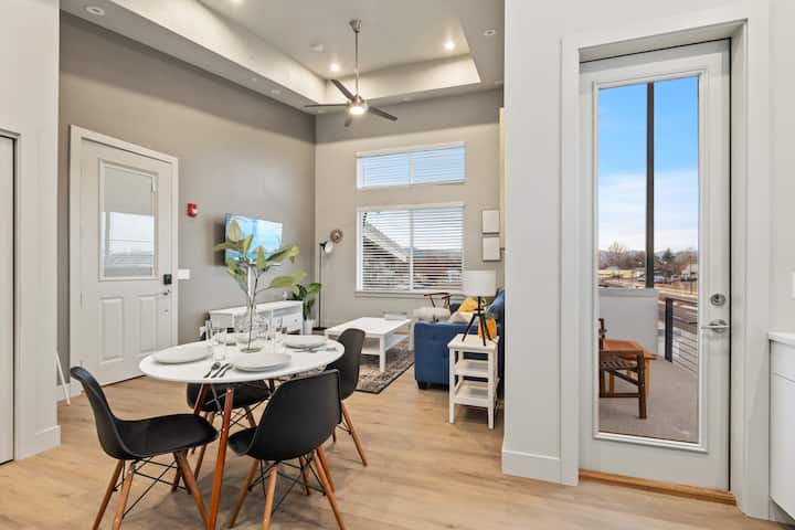 Modern Foco• Apartment + Patio - Fort Collins, CO