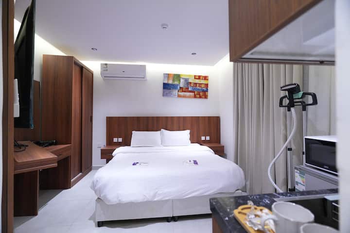 استديو جميل مقابل التخصصي 301 - Riyadh