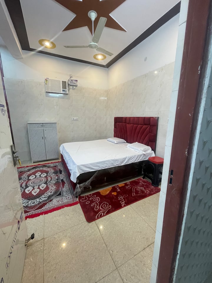Private Ac Room, Walk To Ganga - Gajraula