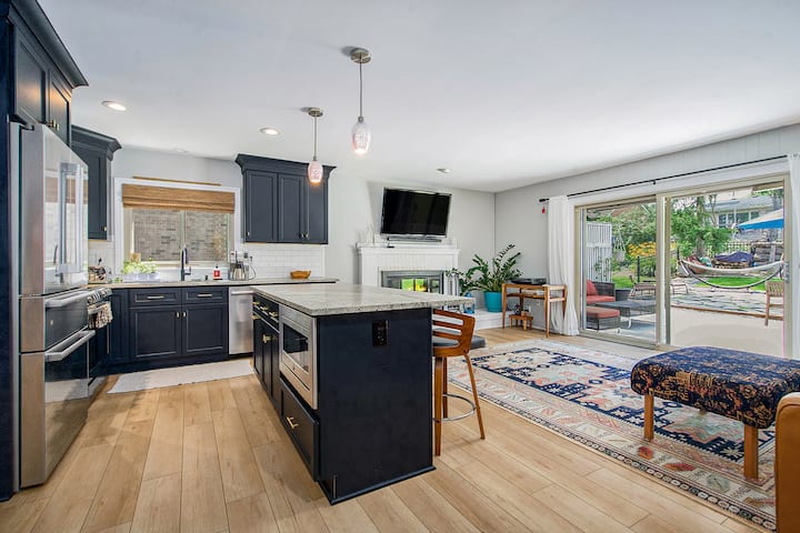 Ranch In Quiet Neighborhood - Walk To Um Stadium! - Ann Arbor, MI