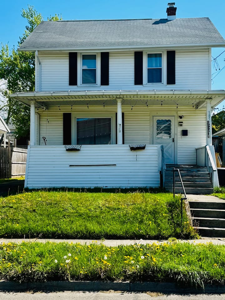 Charming Family House Near Binghamton University - Binghamton, NY