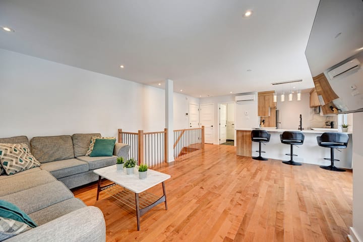 Contemporary 3-bedroom Condo - Montréal, QC
