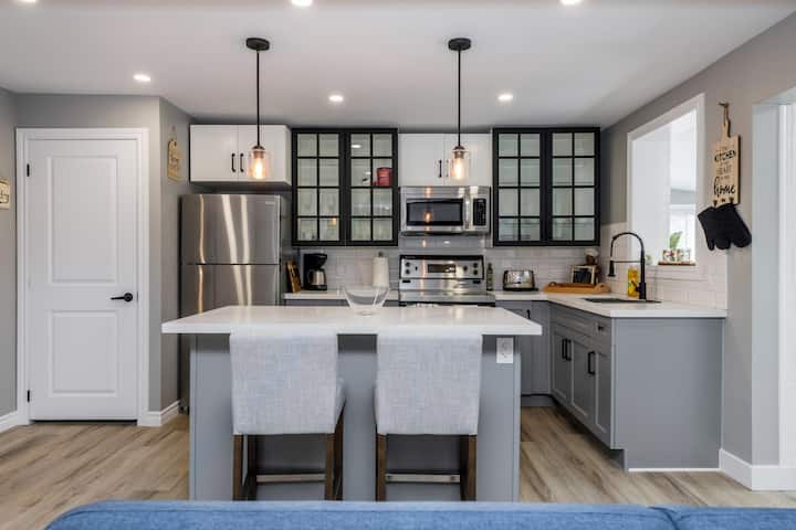 Luxury Farmhouse Upper Unit - Barrie