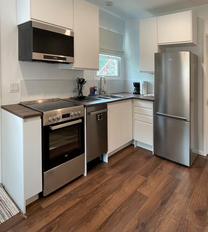 Cozy Modern Studio. - Los Angeles, CA
