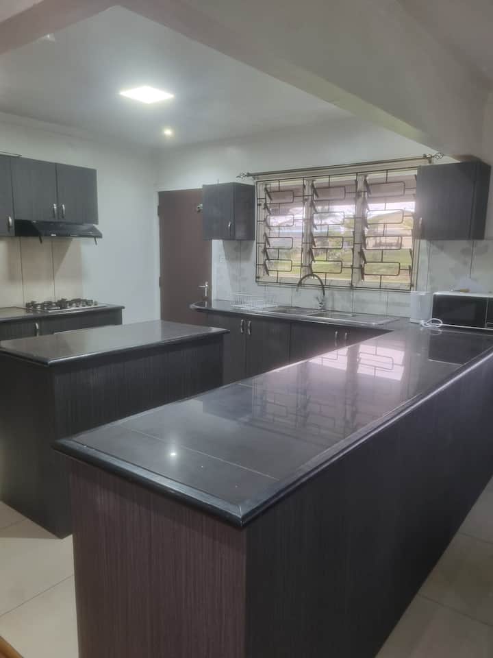 Malaude Nabua- Top Flat - 蘇瓦