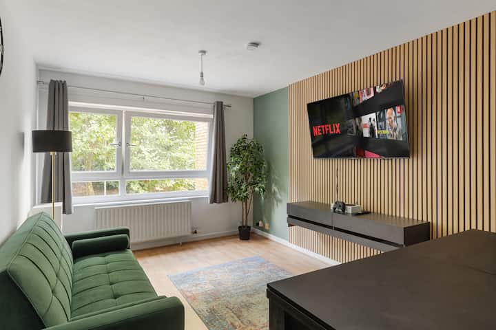Stylish Apartment • Pool Table, Netflix & Disney+ - Fulham