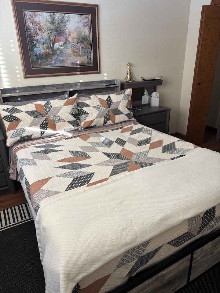 No Stairs, Private Entrance, 1 Bedroom Apt - The Lake, Luverne