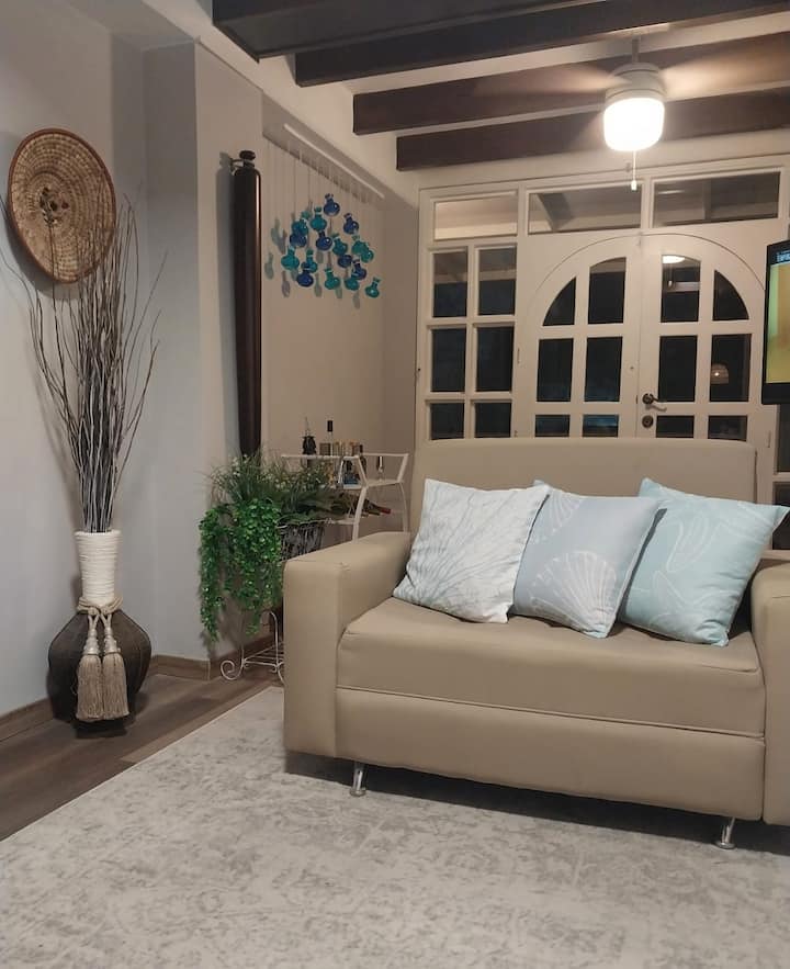 Bahía Fragata 204
Amplio, Confortable Con Terraza - San Andrés