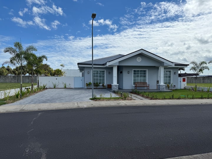 Hamptons By The Beach- Modern Coastal Luxury Villa - Fiji
