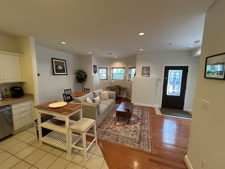 Charming 2br Entire Apt Historic Ledroit Park/shaw - Gallaudet University, Washington