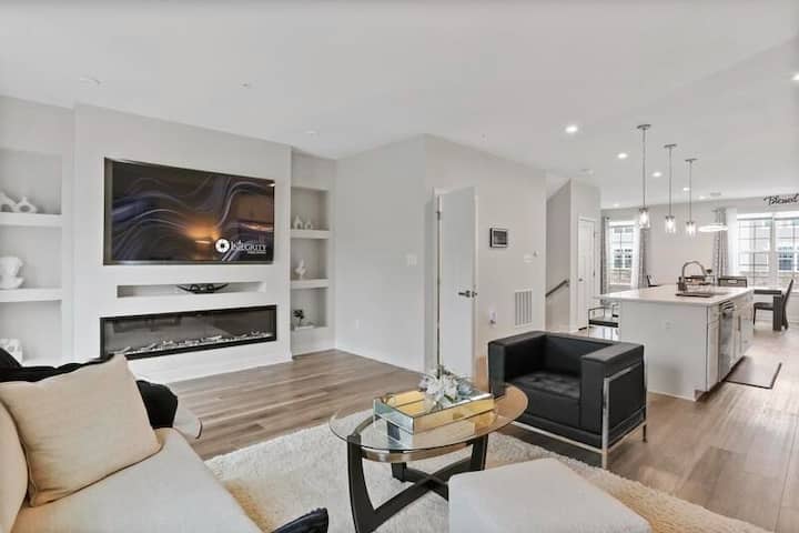 Luxury 3 Bd| Heart Of Frederick - Frederick, MD