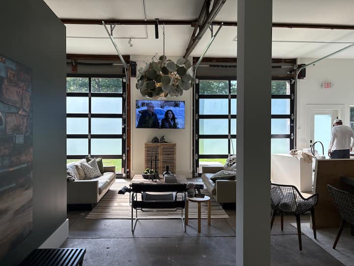 New Listing! Historic 2br Gallery Loft | Saugatuck - Saugatuck, MI
