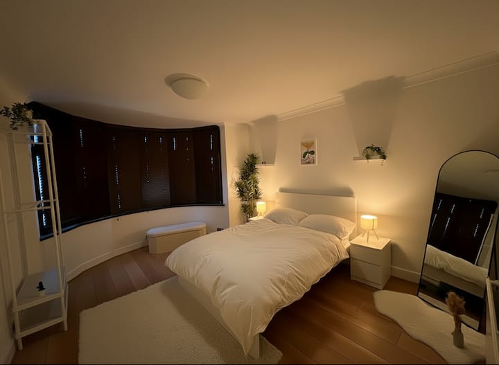 Spacious 4br Home | Sleeps 8| Free Parking - Ilford