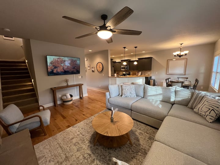 The Grover Getaway | Hot Tub • Near Bsu & Airport - Boise, ID