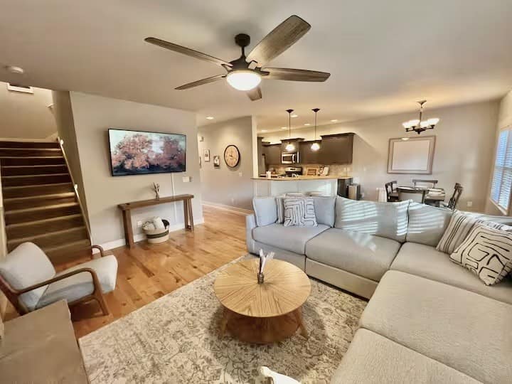 The Grover Getaway | Hot Tub • Near Bsu & Airport - Boise, ID