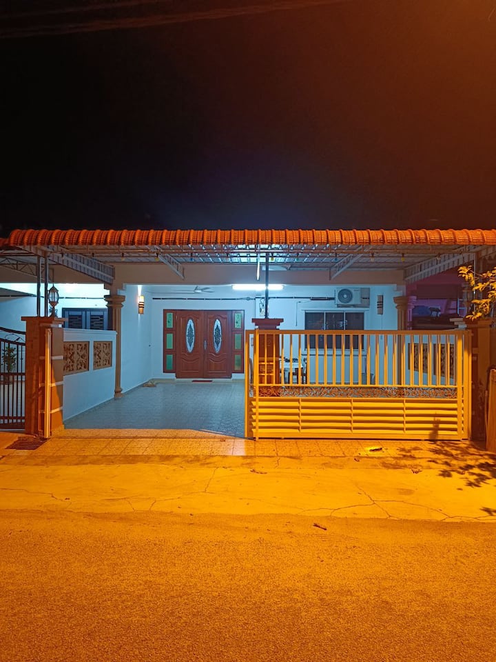 Dttu Homestay - Parit Raja