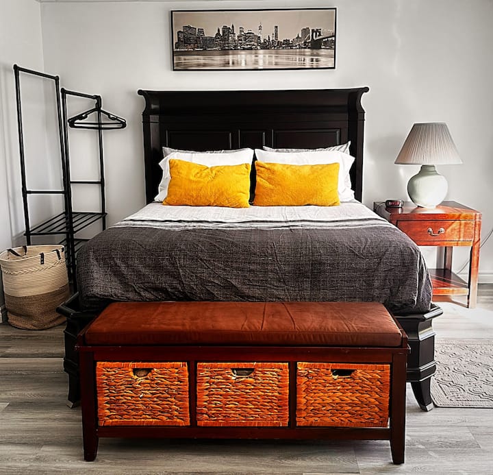 Private Stay, Modern Comfort - Elliot Lake