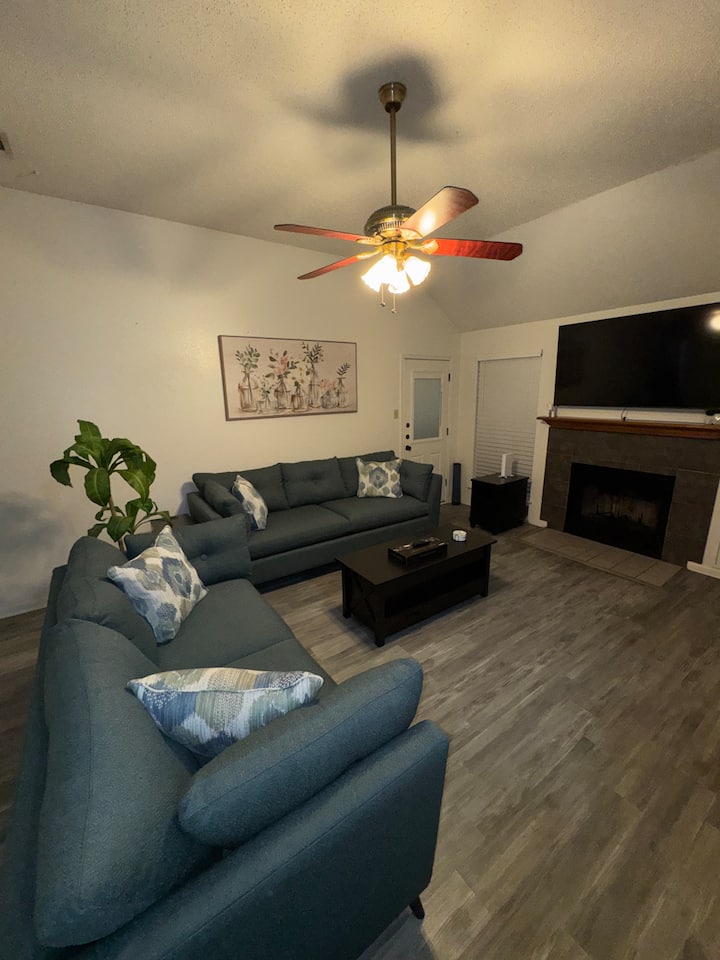 Monarch King Suite 3br 2ba - Killeen, TX